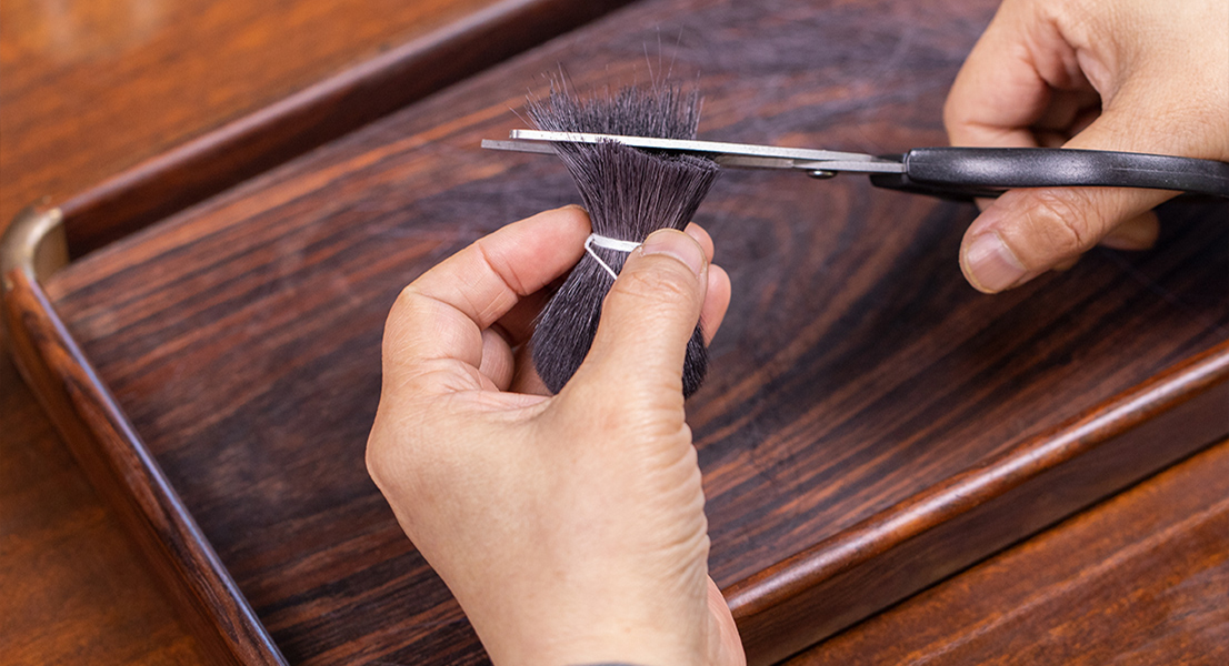 Crafting Excellence: Explore Artisan and Custom Makeup Brushes