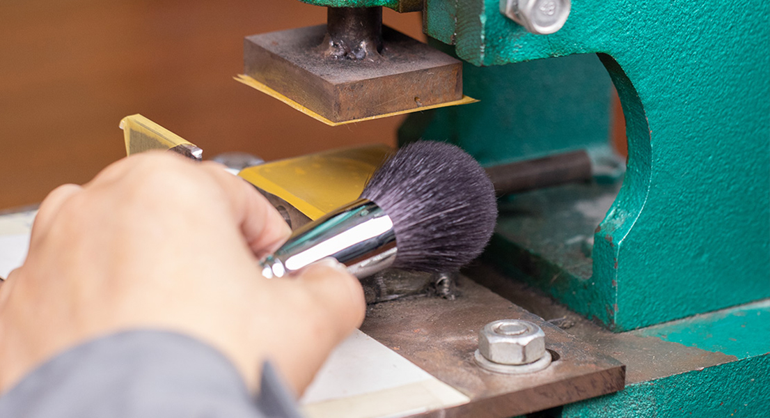 Crafting Excellence: Explore Artisan and Custom Makeup Brushes